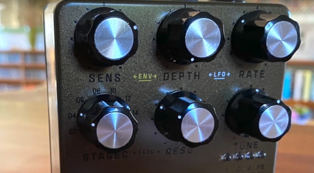 The new Mojo Hand FX Mister-O Phase Shifter is packed with classic '70s ...