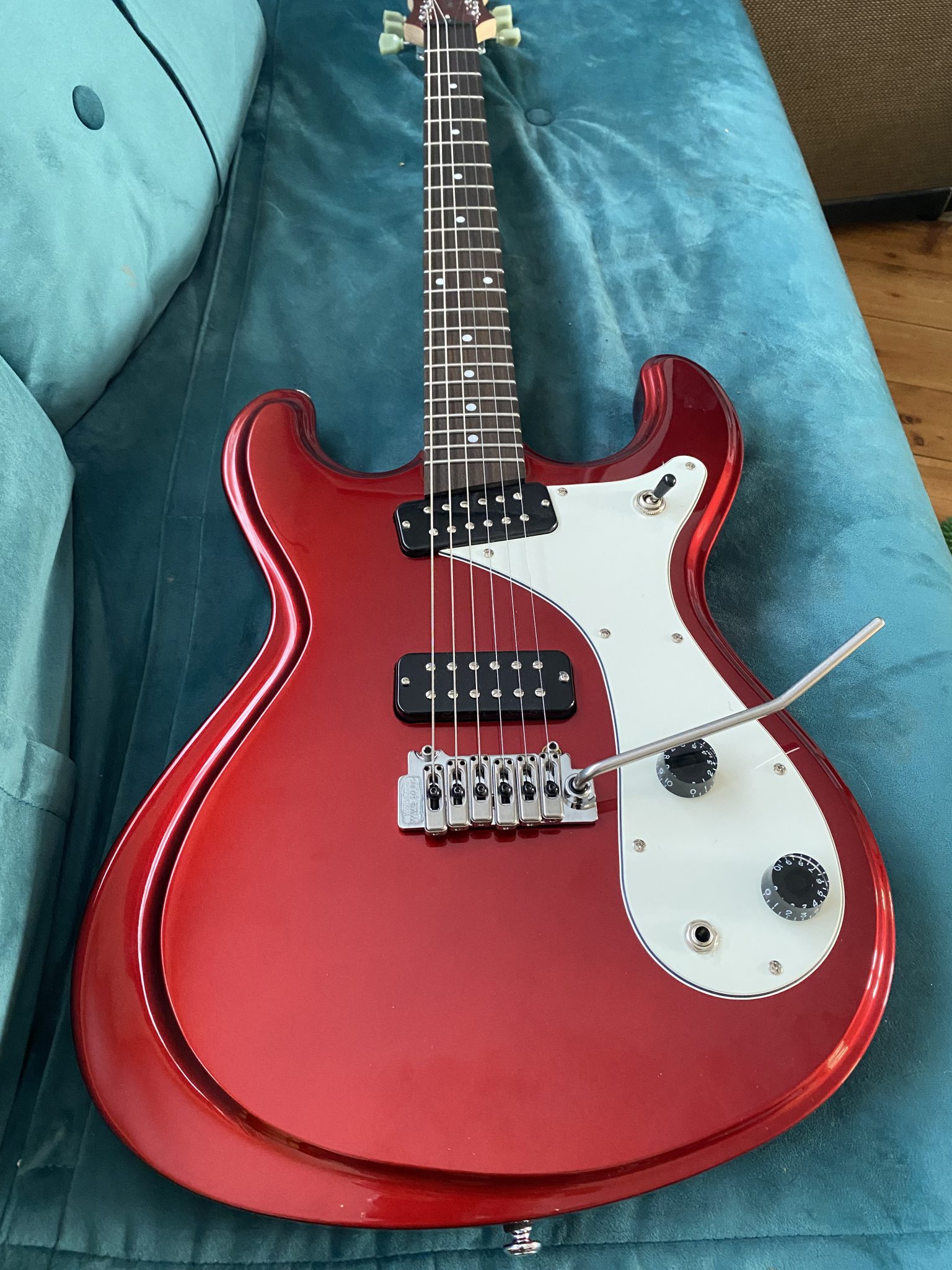 Review Harley Benton MR-Modern: A classic design with modern specs ...