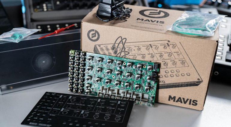 Review: New Moog Mavis semi-modular DIY analog synthesizer - gearnews.com