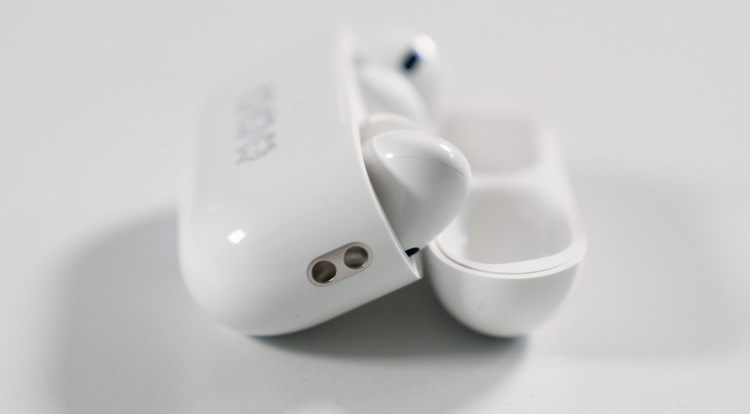 Review: Apple AirPods Pro 2. Generation In-Ear Headphones - gearnews.com