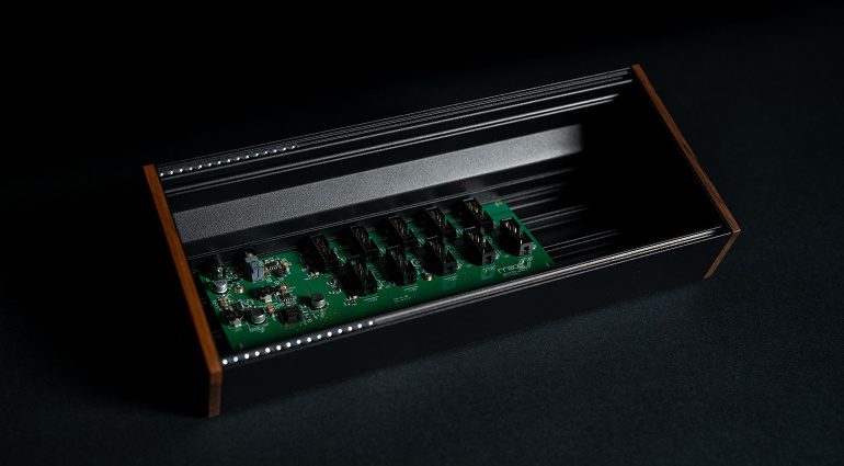 Moog releases powered Eurorack cases in 60 and 104 HP - gearnews.com