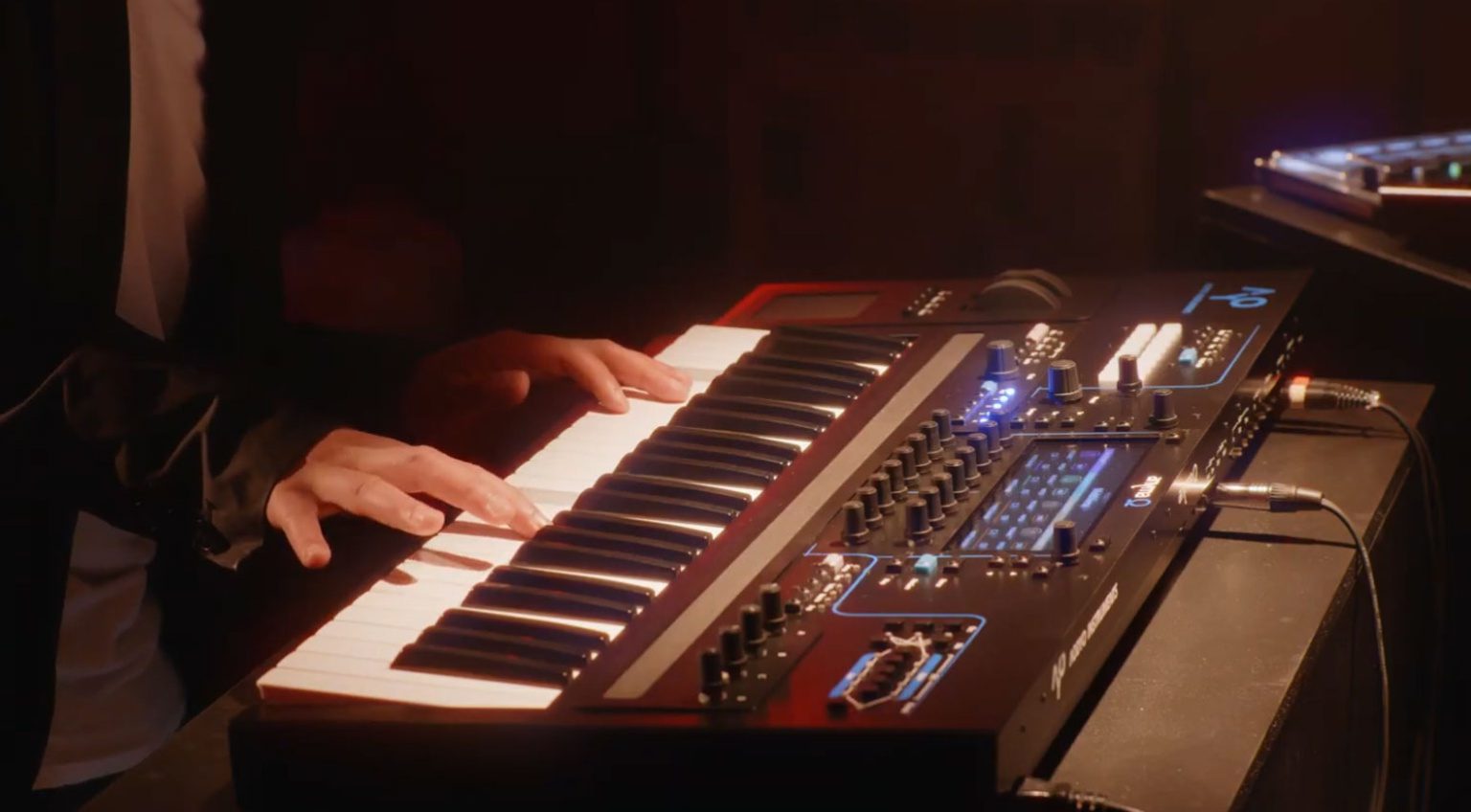 Anyma Omega: Polyphonic physical modelling hybrid synthesizer ...